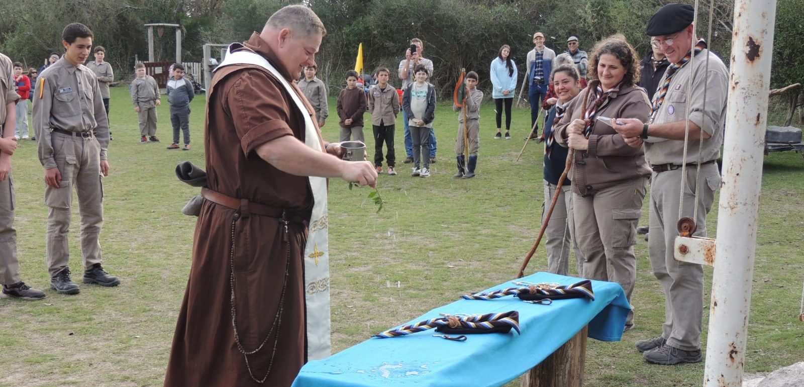 El Padre Père Samuel de Colnet emociona en su despedida: Diez Años de ...